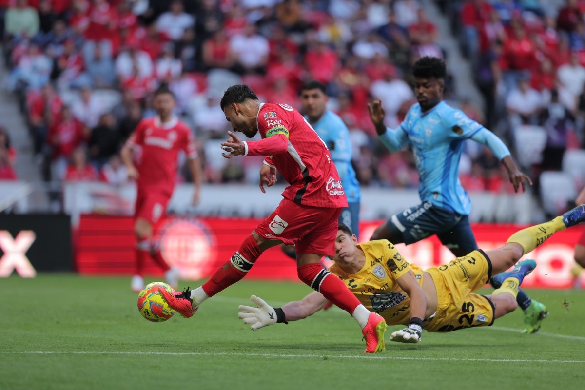 ¡El gol del torneo! Alexis Vega anota un golazo en el Toluca vs Pachuca